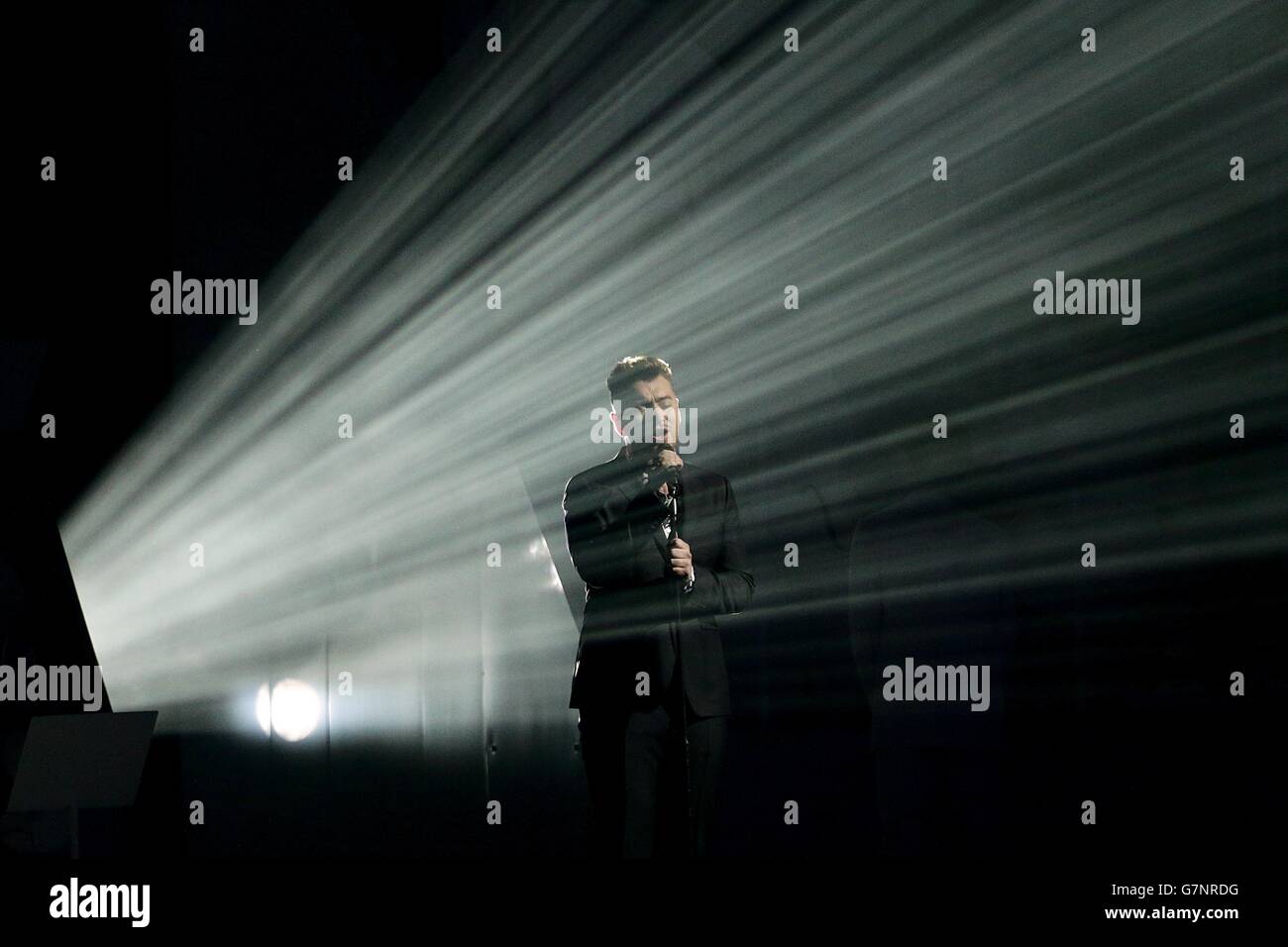 Celebrity music on stage performing awards brits hi-res stock ...