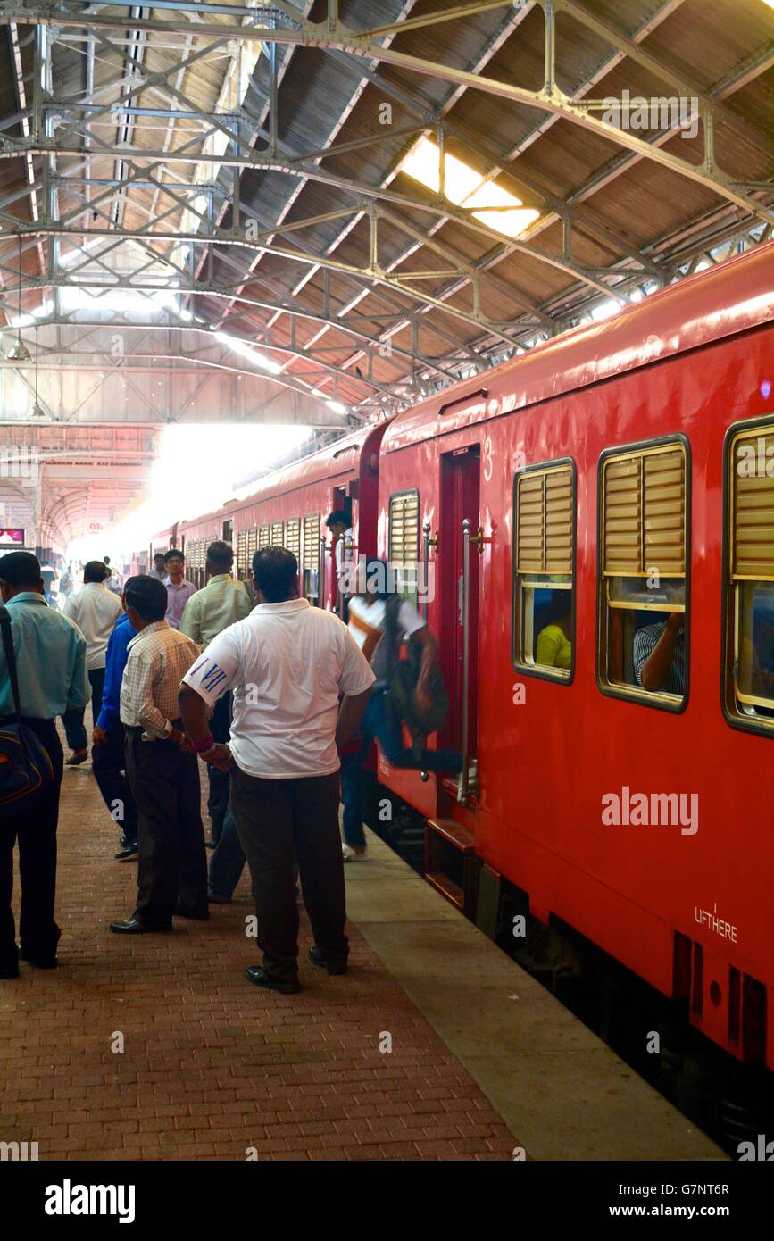 Colombo Fort railway station Stock Photo - Alamy