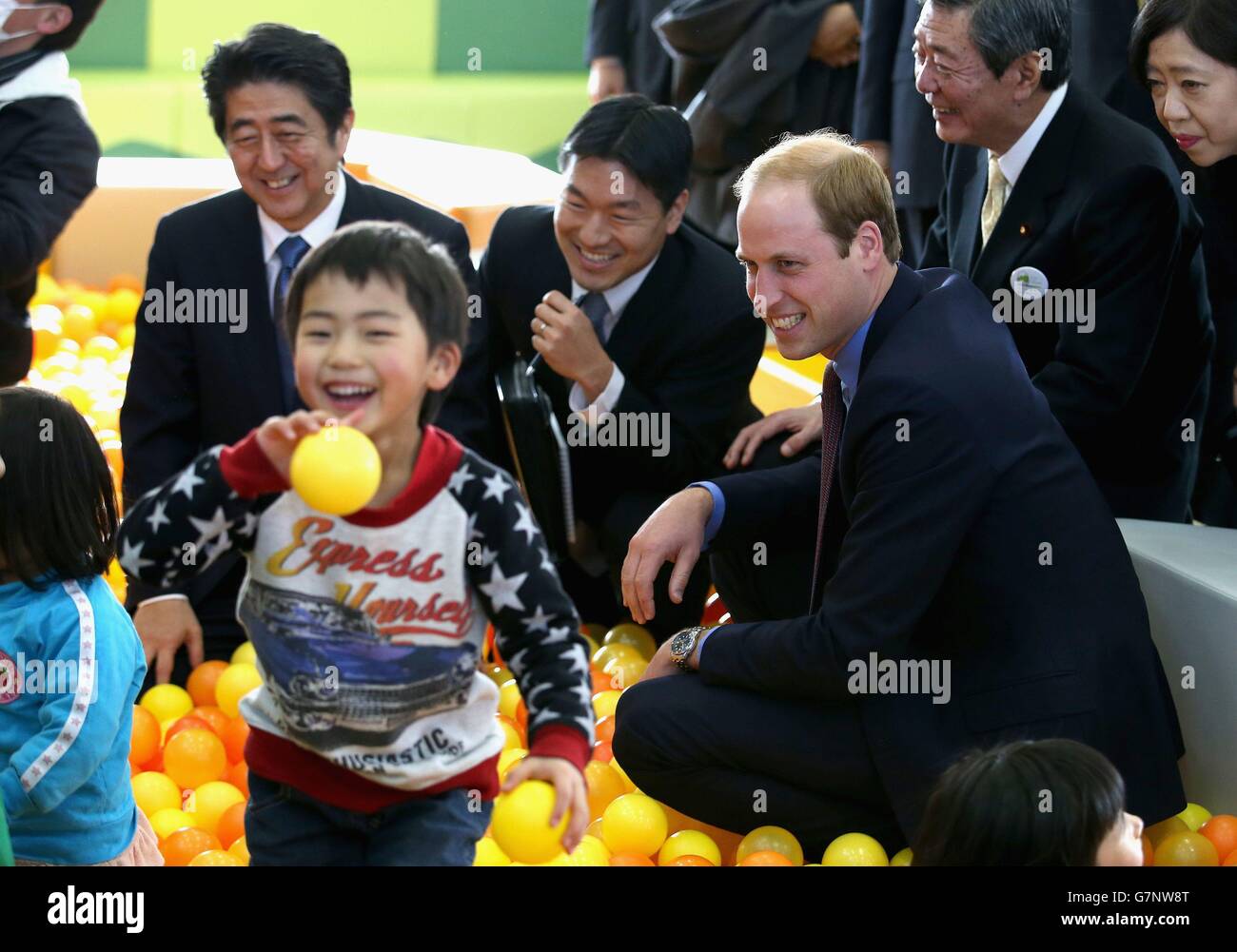 The Duke of Cambridge and Japanese Prime Minister Shinzo Abe (left ...