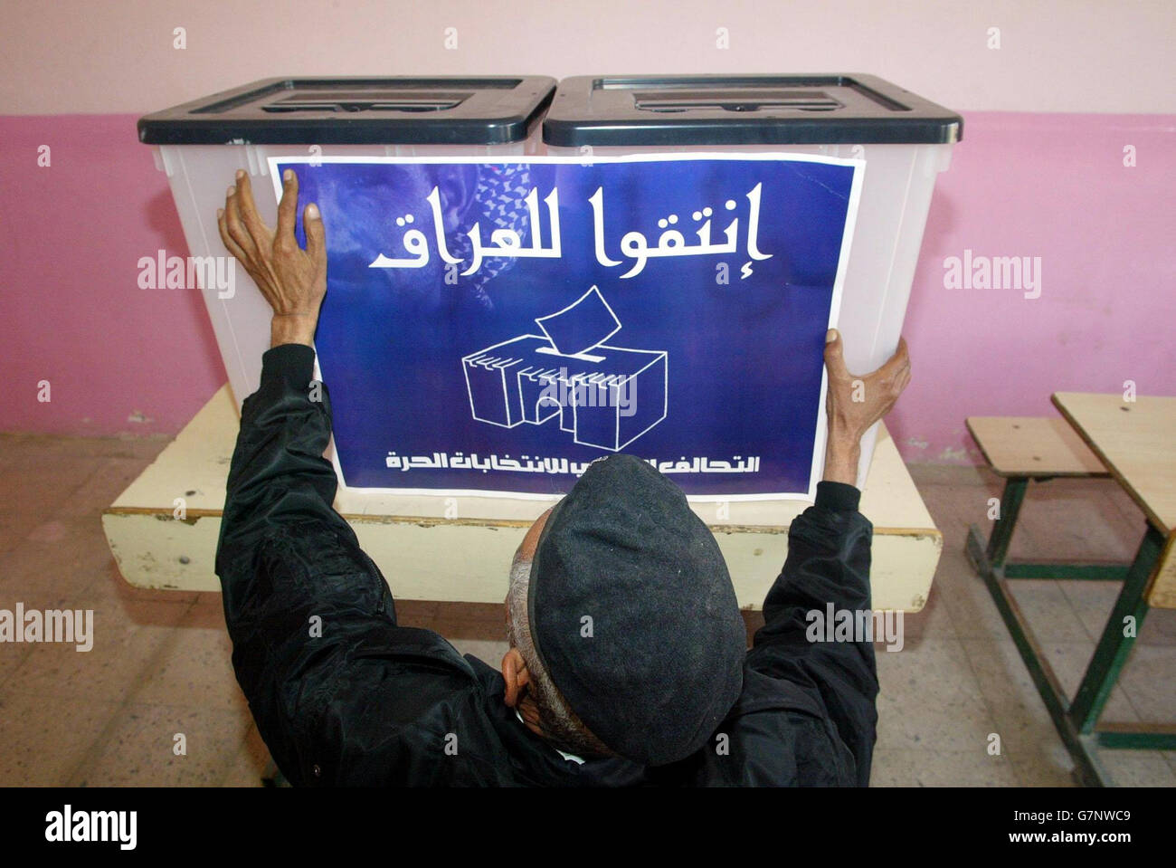 Iraqi Polling Centre High Resolution Stock Photography and Images - Alamy