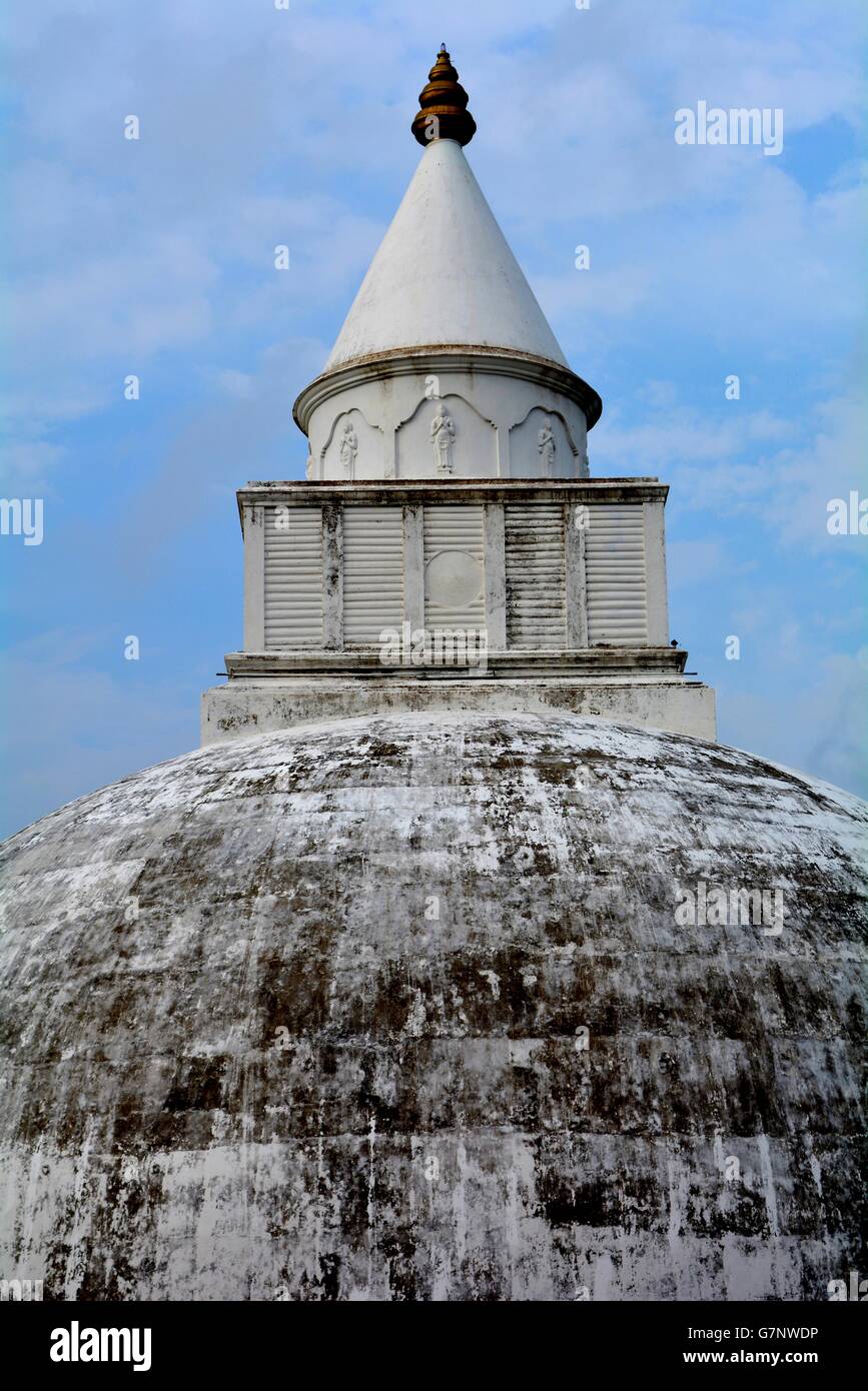 temple in tissamaharama, sri lanka Stock Photo - Alamy