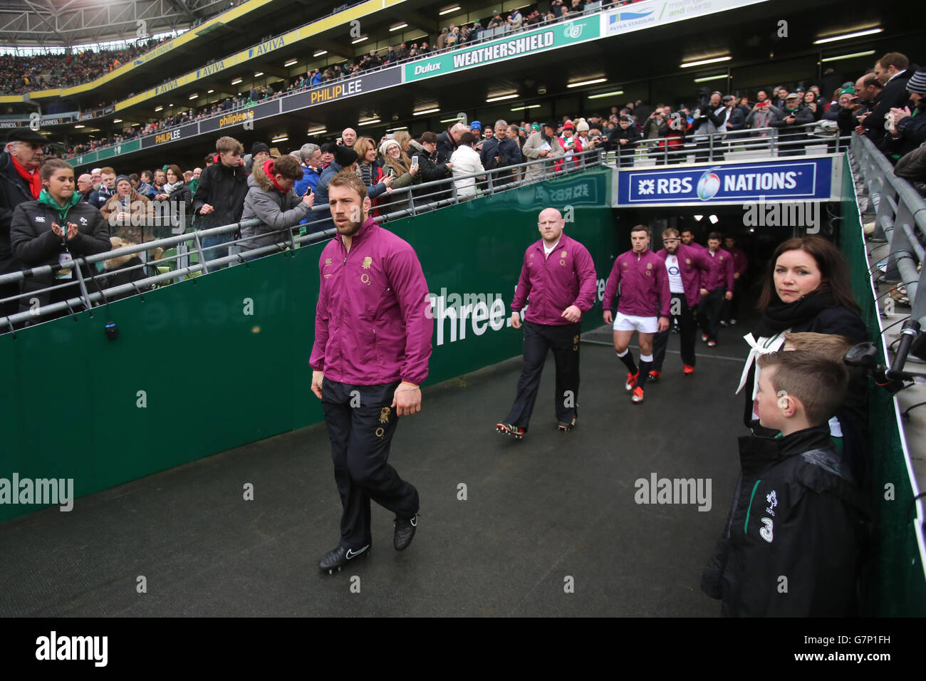 England's Chris Robshaw making his way out of the tunnel with team ...