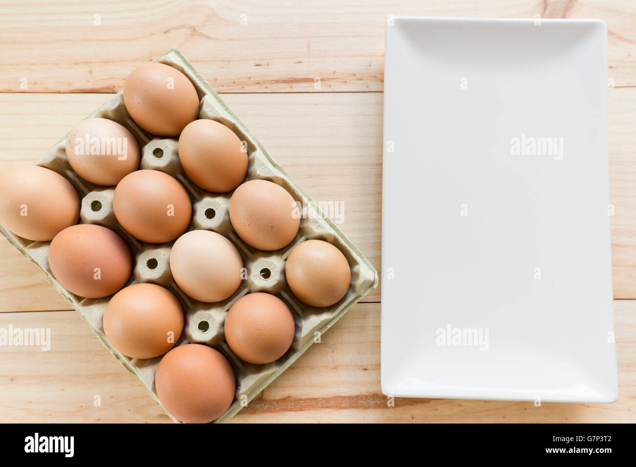 Square eggs hi-res stock photography and images - Alamy
