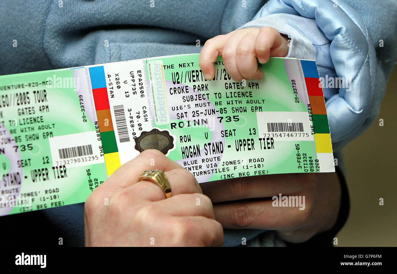U2 concert fans hi-res stock photography and images - Alamy