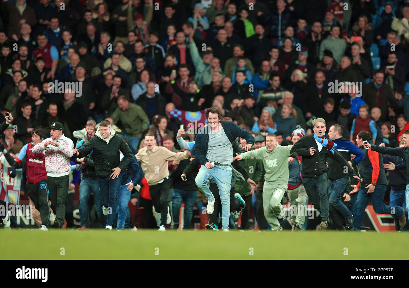 Pitch invasion after game hi-res stock photography and images - Alamy