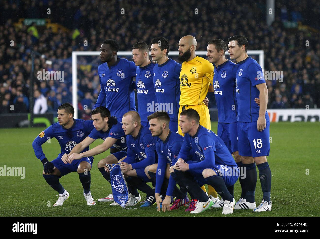 (left to right) Everton Team Group: Back Row - Romelu Lukaku, Ross ...