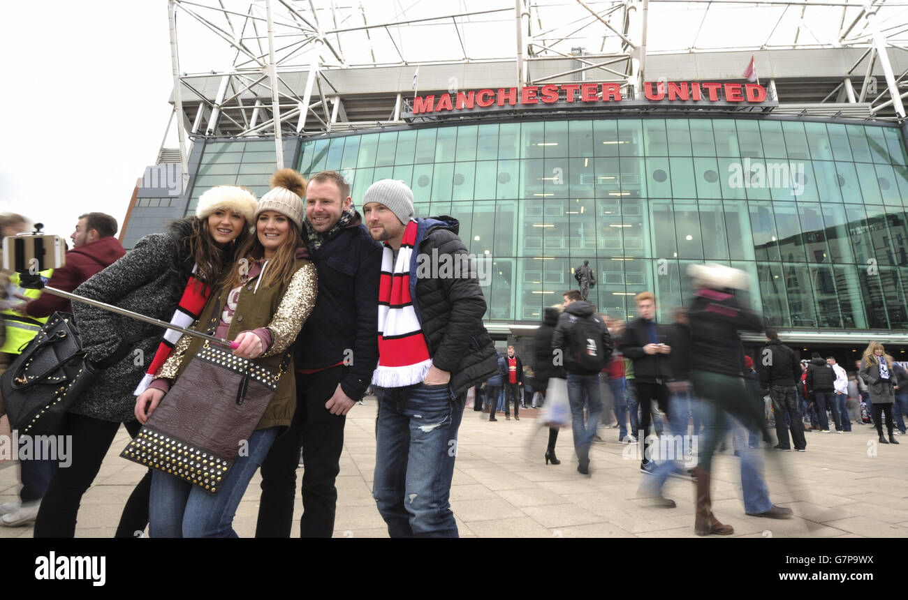 Manchester united fans left right emma donnelly hi-res stock ...