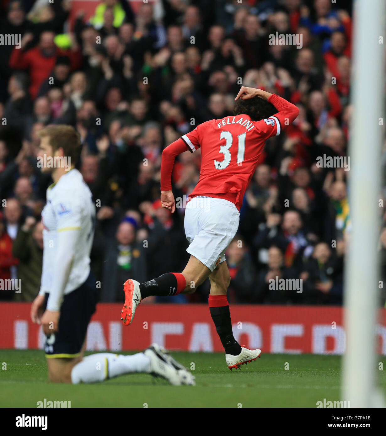 Manchester United's Marouane Fellaini celebrates scoring his sides ...