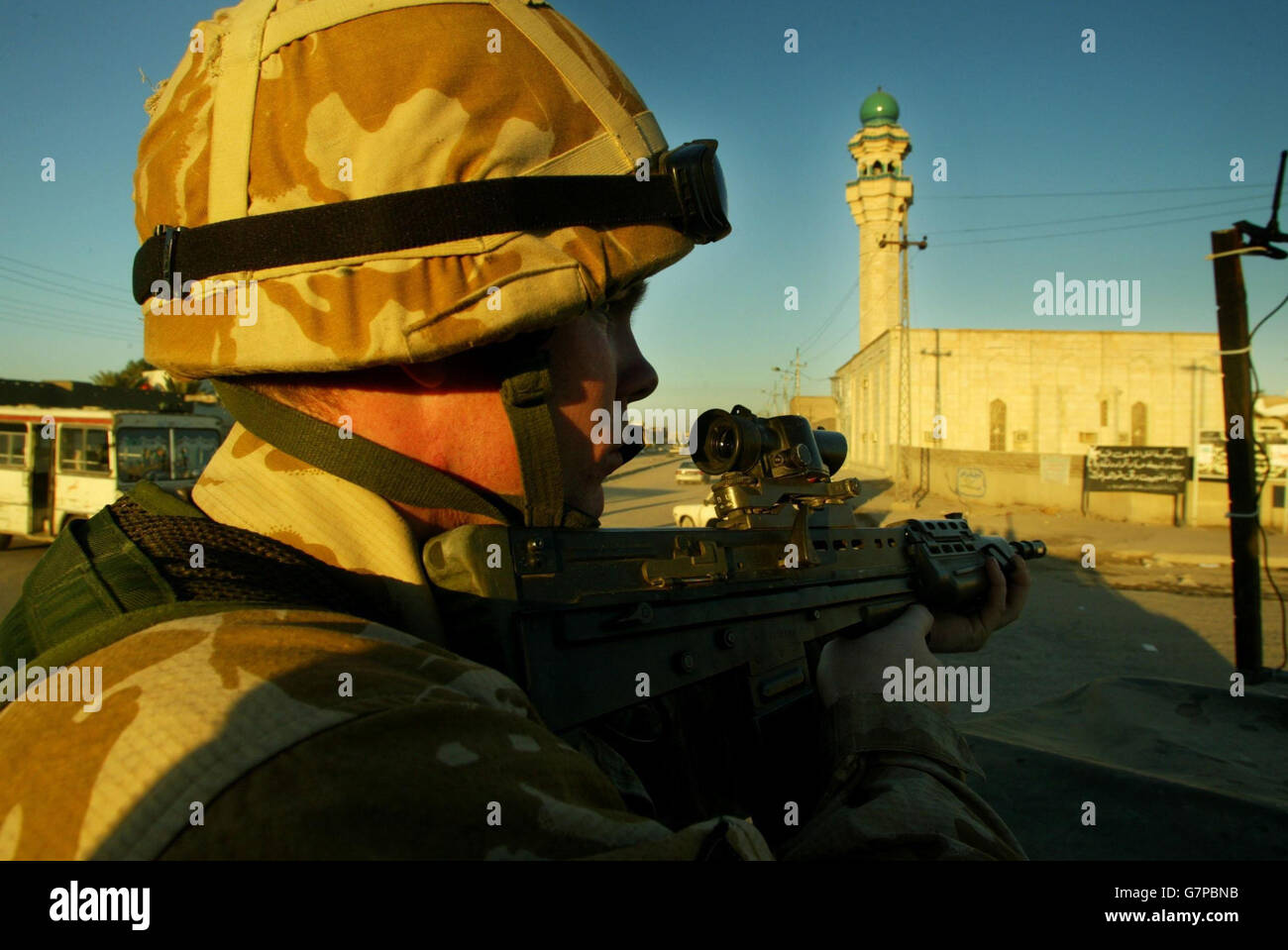 British soldiers on patrol in hi-res stock photography and images - Alamy