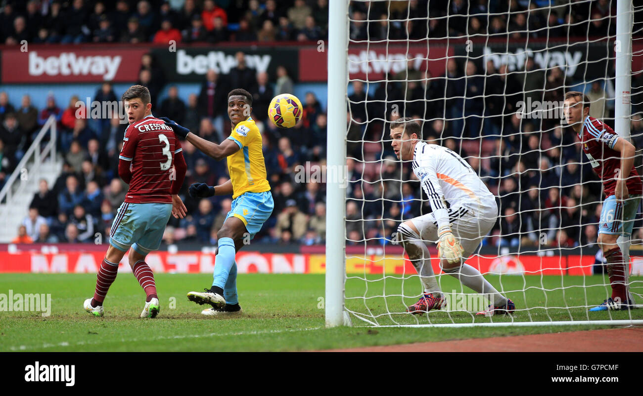 Full length header ball goal hi-res stock photography and images - Alamy