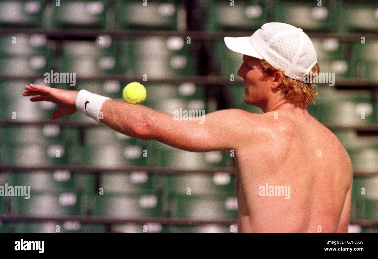 Jim courier shows off his ball control hi-res stock photography and ...