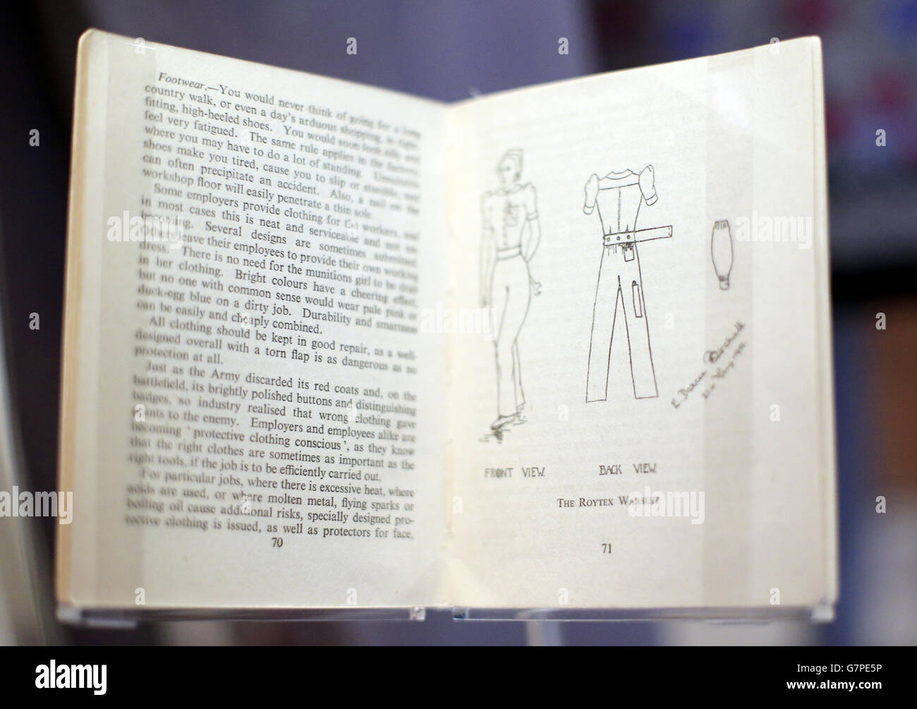 Fashion on the Ration: 1940s Street Style photo call - Imperial War ...