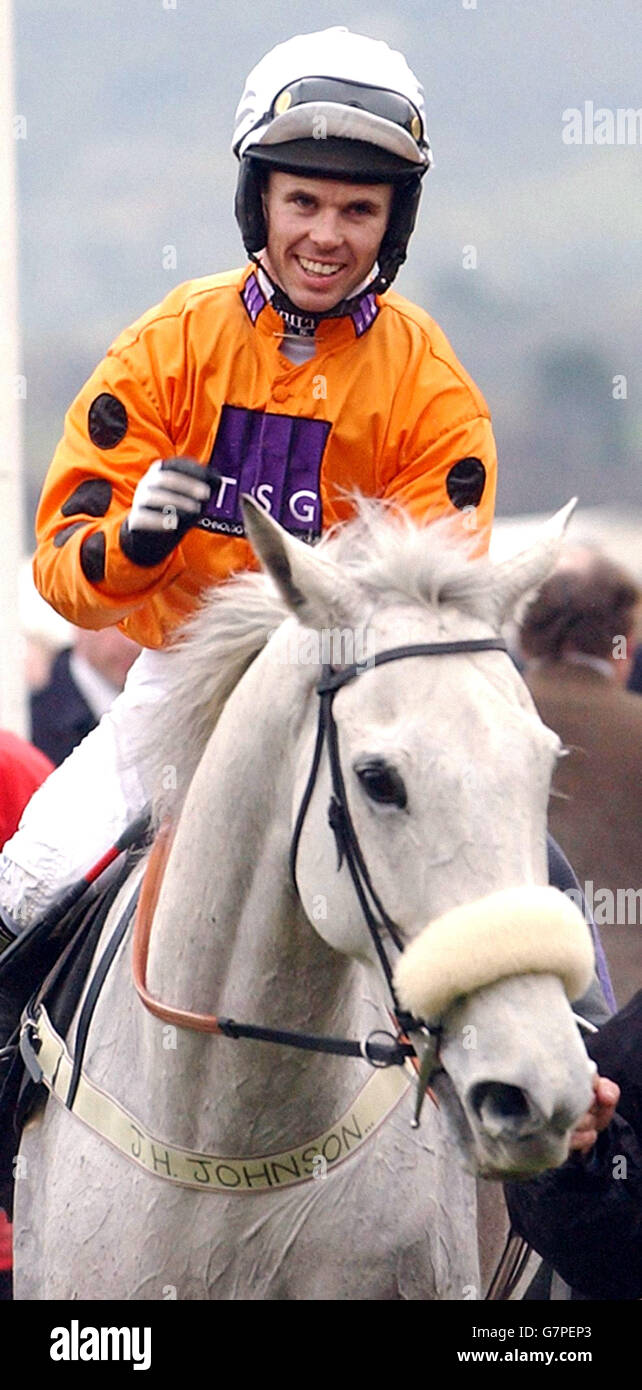 Horseracing cheltenham racecourse hi-res stock photography and images ...