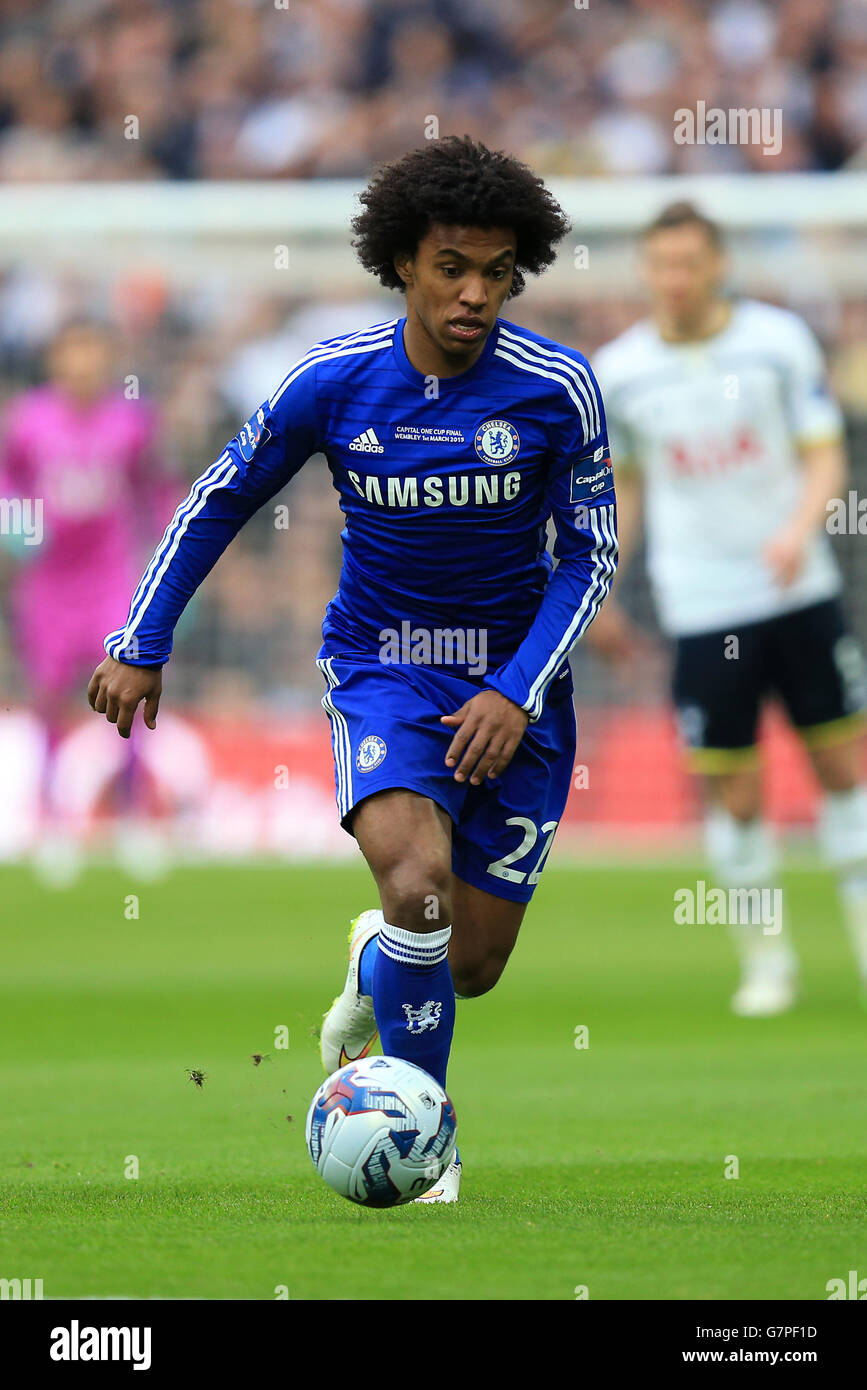Willian chelsea tottenham hi-res stock photography and images - Alamy