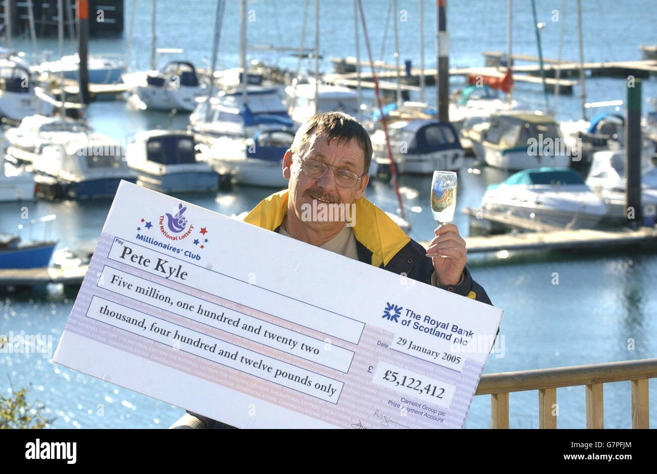Lottery winner cheque hi-res stock photography and images - Alamy