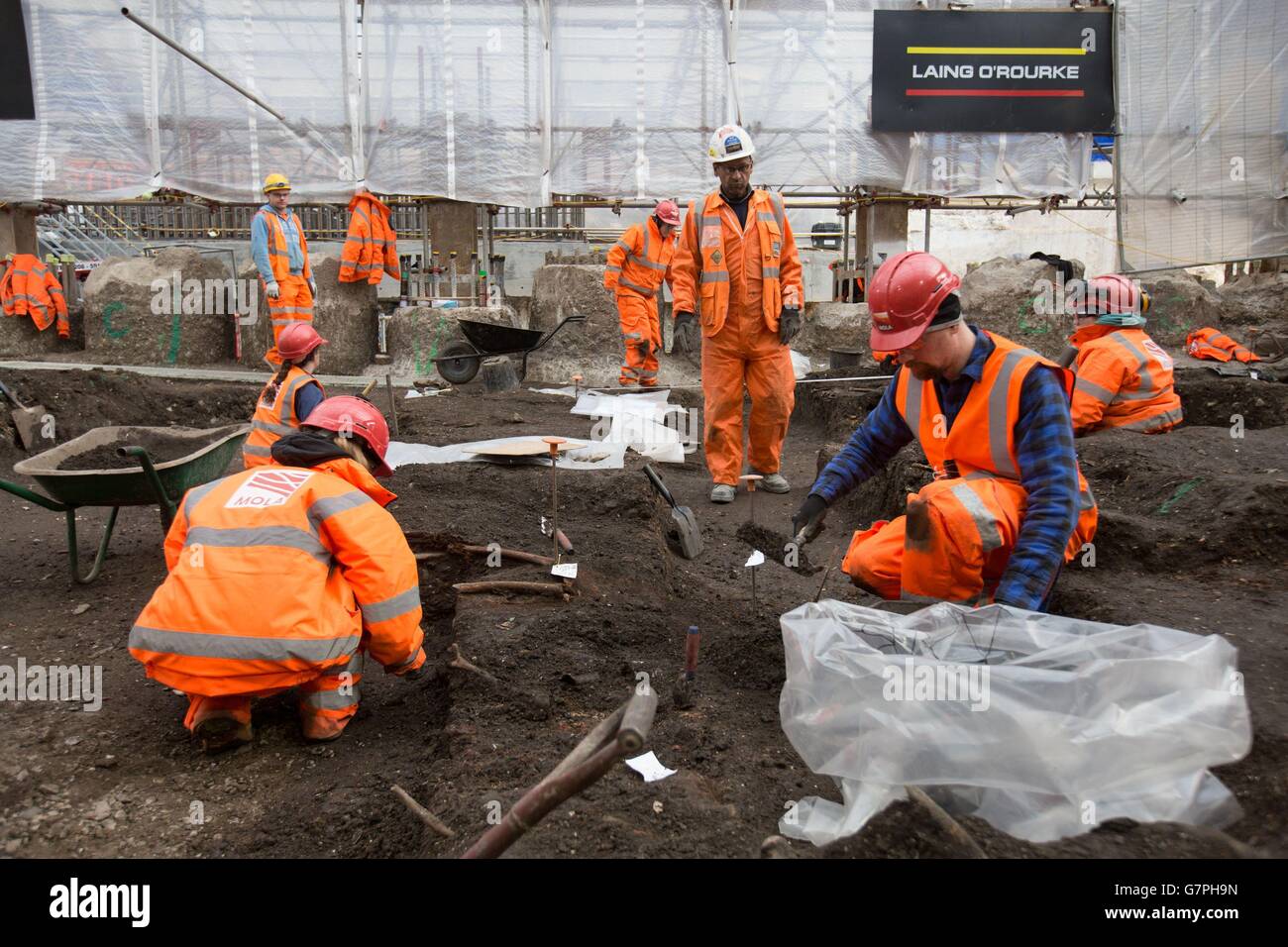London crossrail excavation hi-res stock photography and images - Alamy