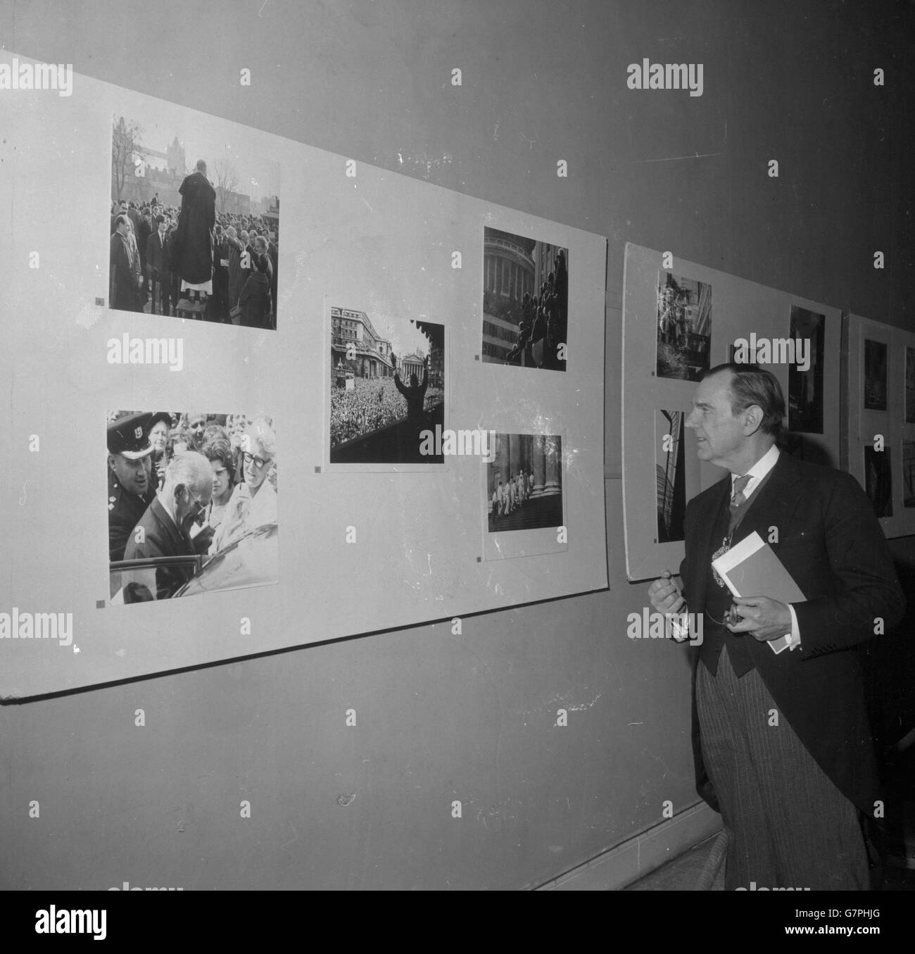 News photographer profile hi-res stock photography and images - Alamy