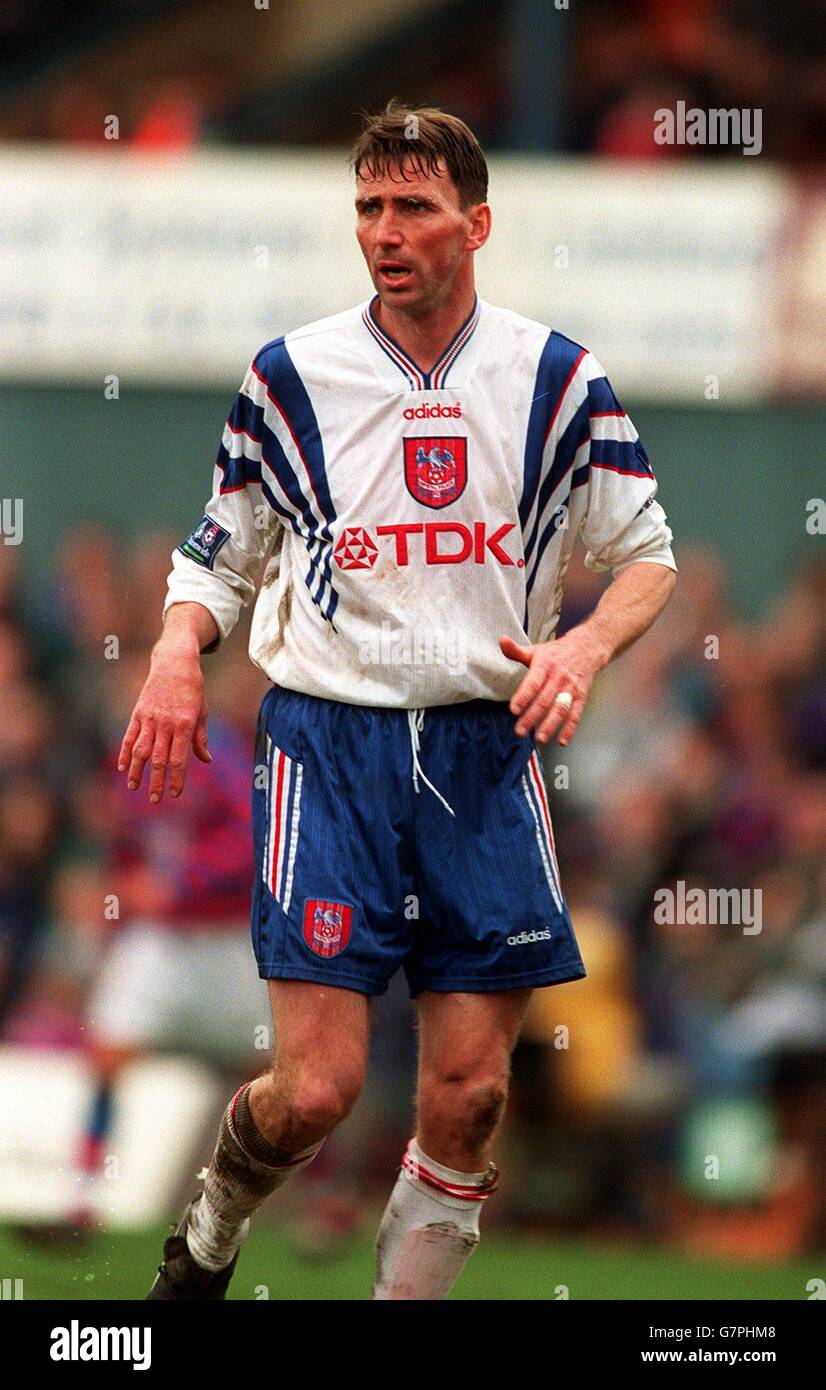 Andy linighan hi-res stock photography and images - Alamy