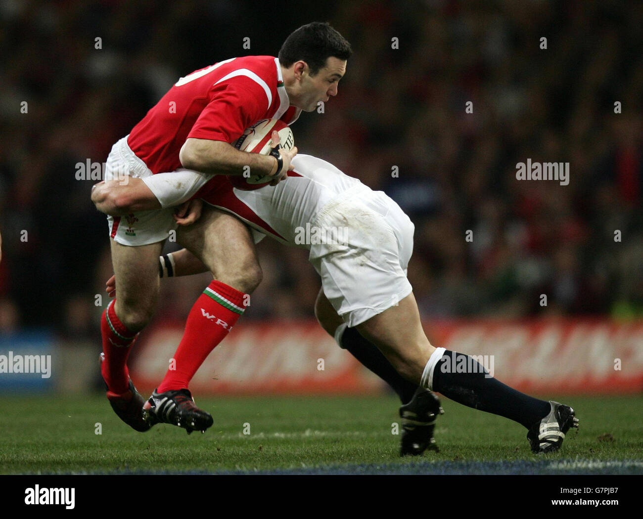 Wales's Stephen Jones (L) tackled by England's Ben Kay Stock Photo - Alamy