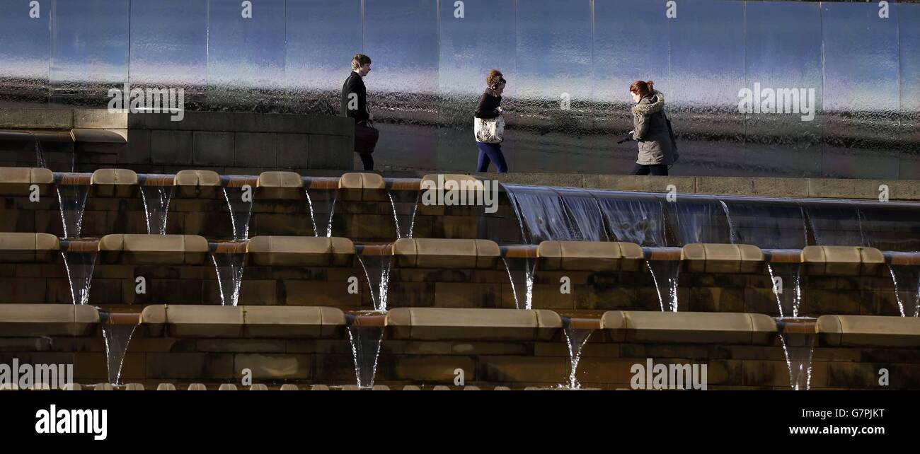 City Views - Sheffield. People walking in Sheffield city centre Stock ...