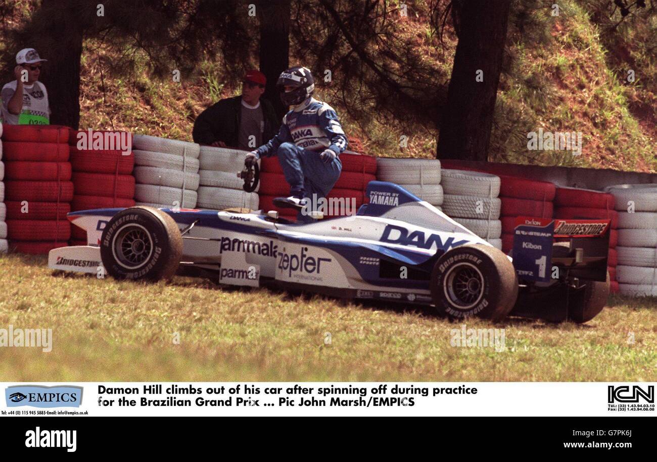 Formula one car spinning out hi-res stock photography and images - Alamy