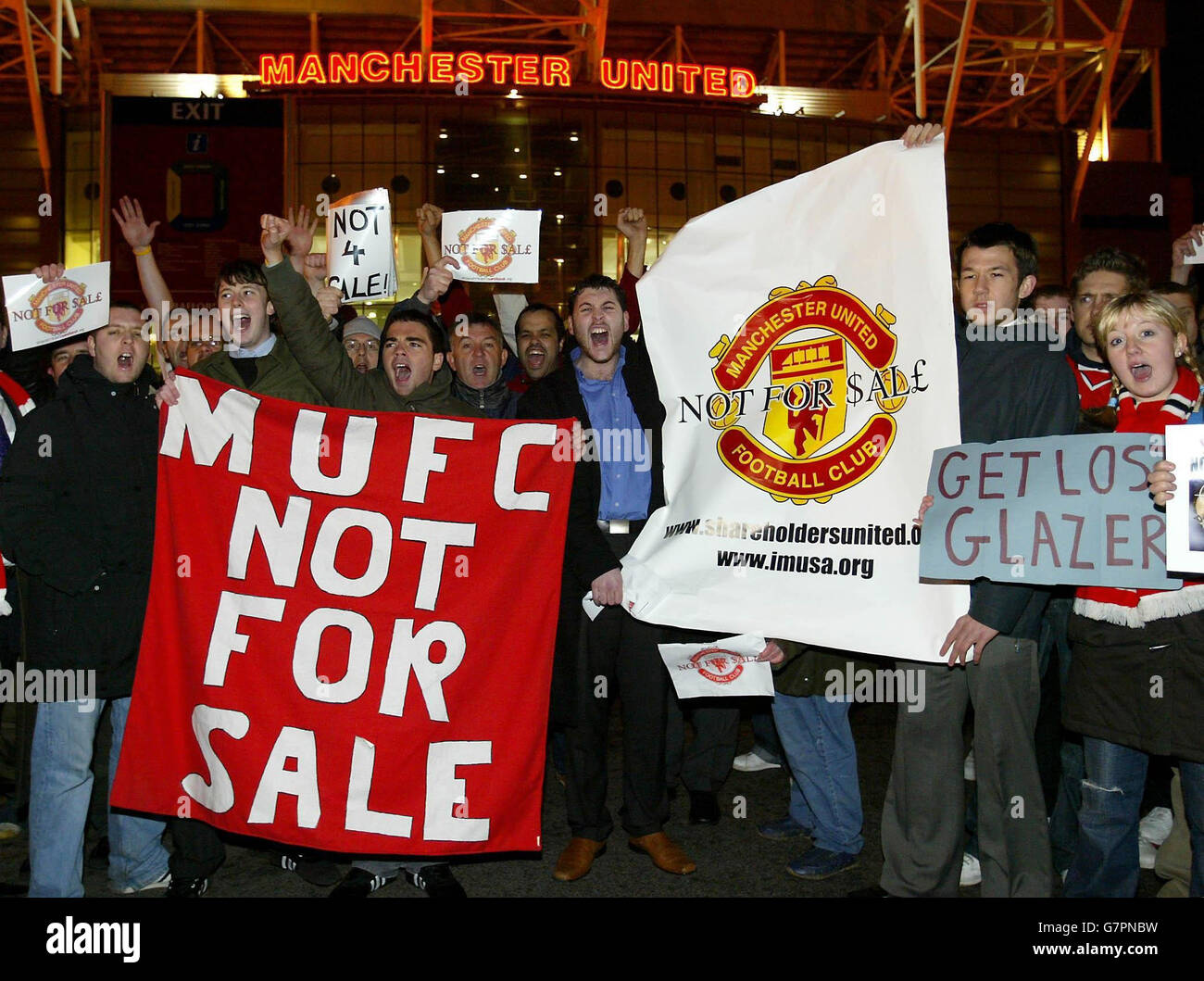 Manchester United fans protest Stock Photo - Alamy