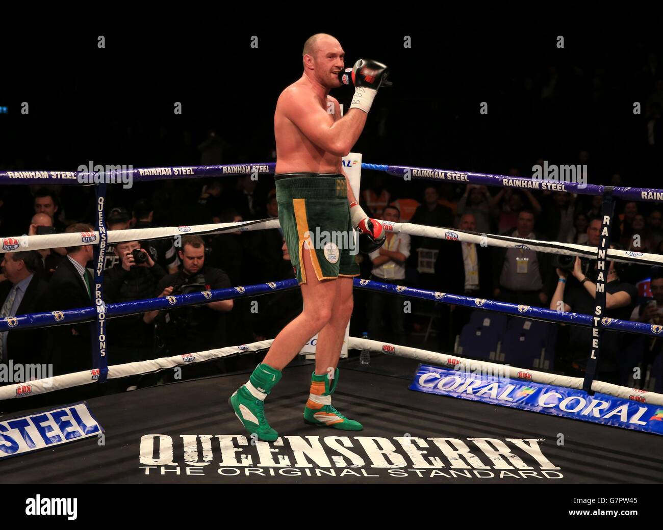 Tyson Fury sings his own version of Walking in Memphis to the crowd ...