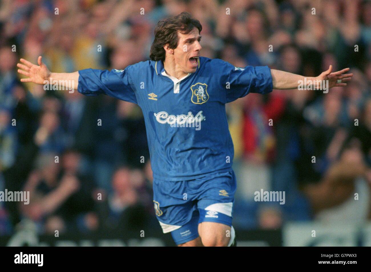 Gianfranco Zola celebrates after scoring Chelsea's first goal Stock ...