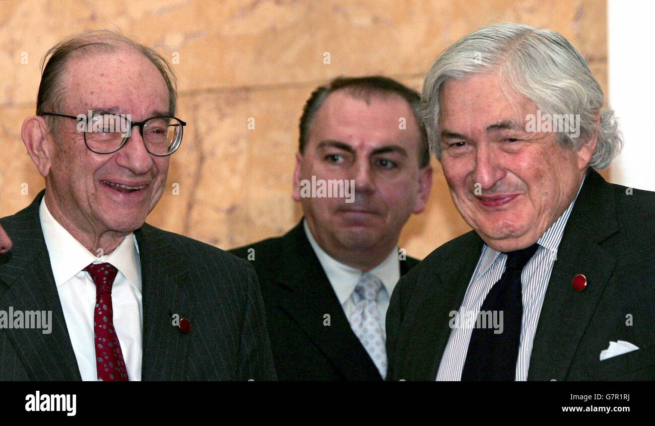 Alan Greenspan (L), talks with Jim Wolfensohn (R) and Axel Weber (C ...