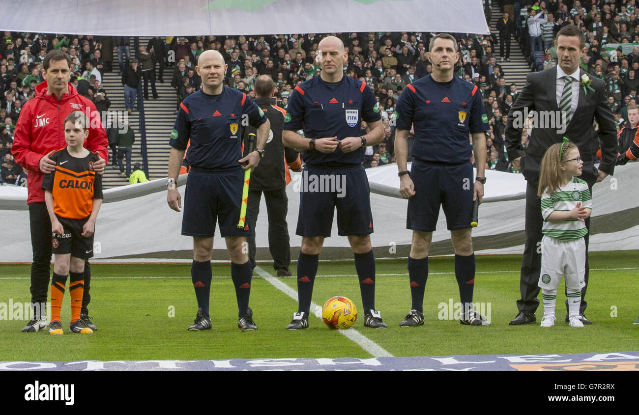 Referee bobby madden with stephen mitchell and graeme leslie hi-res ...
