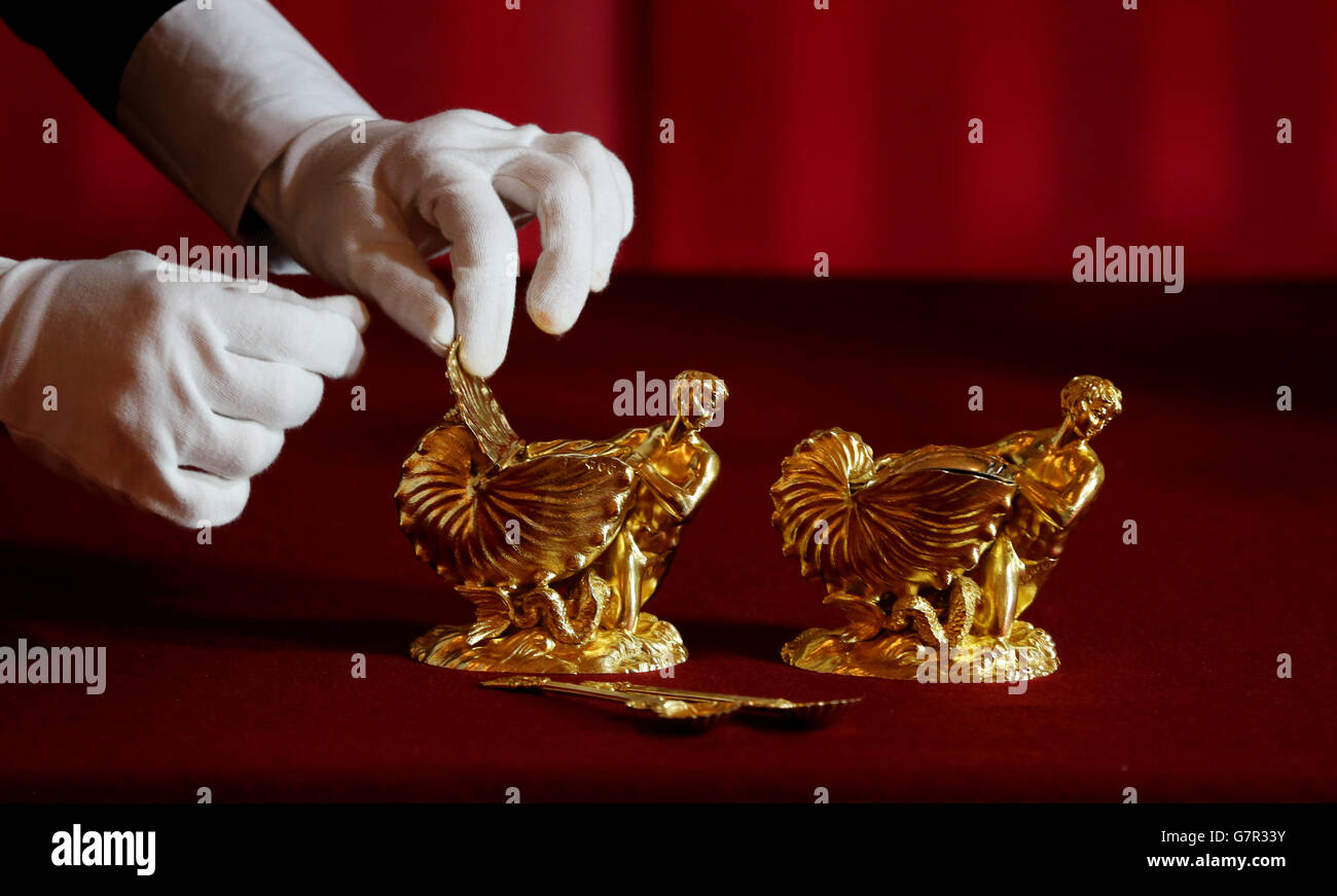 Royal welcome exhibition buckingham palace hi-res stock photography and ...