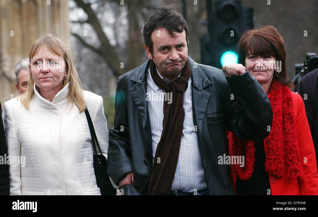 Gerry Conlon (centre) with his sisters Bridie (left) and Ann (right ...