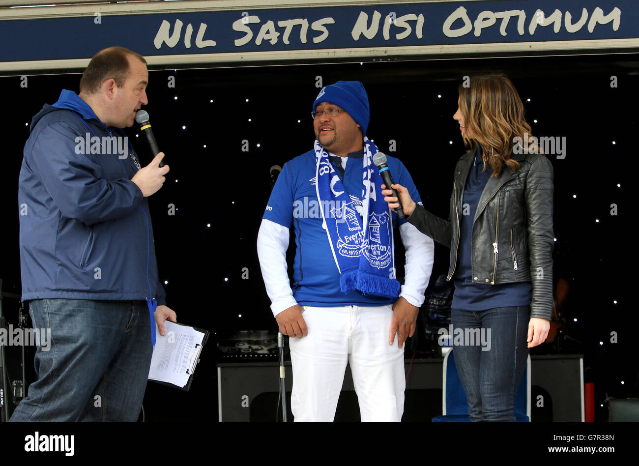 Fans in the everton fan zone hi-res stock photography and images - Alamy