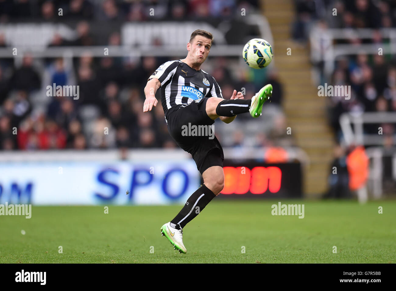 Soccer - Barclays Premier League - Newcastle United v Arsenal - St ...
