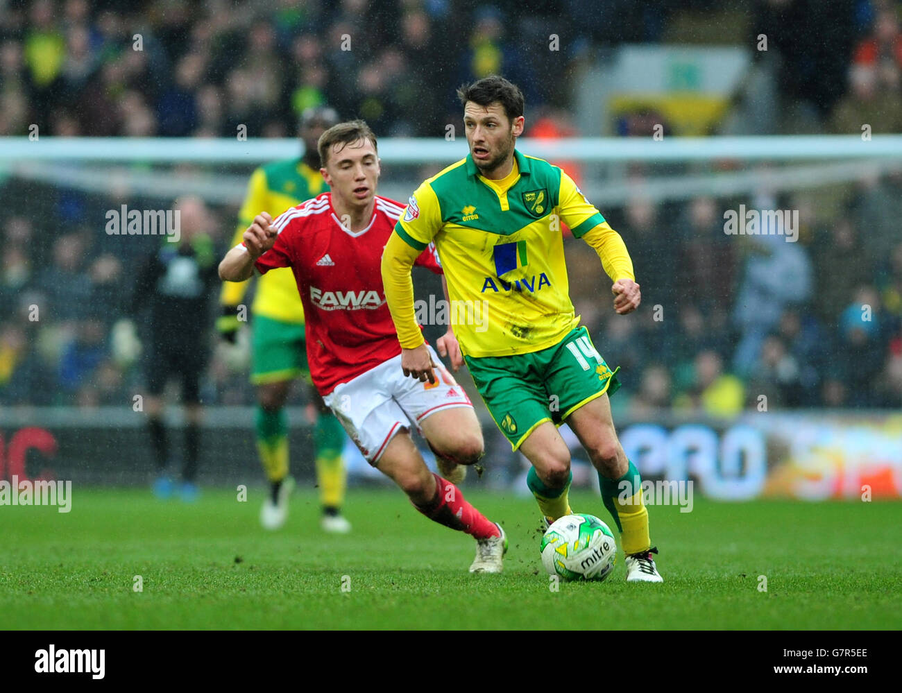 Norwich City's Wes Hoolahan and Nottingham Forest's Ben Osborn (left ...