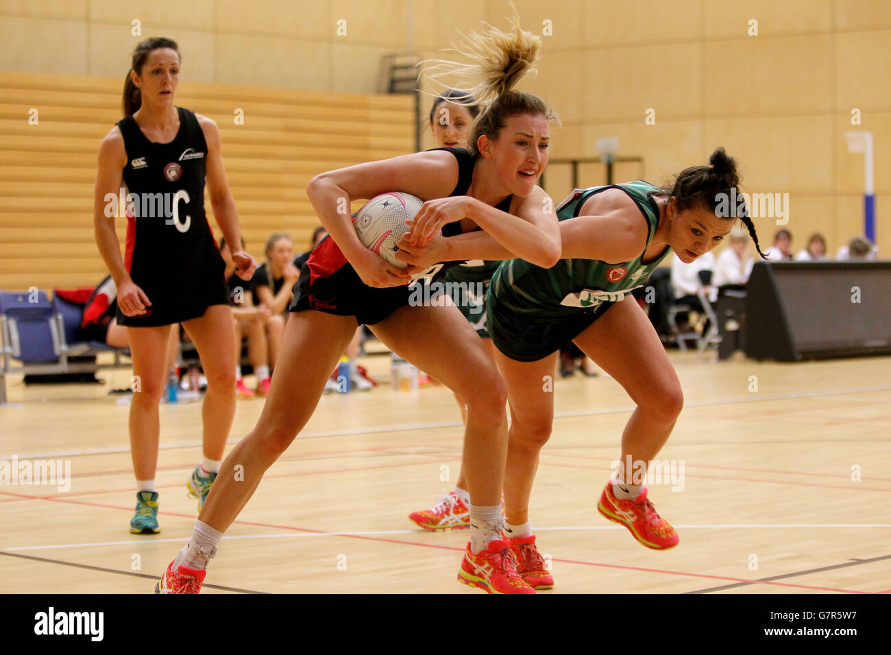 Team northumbrias ellie smith holds off celtic dragons nia jones hi-res ...