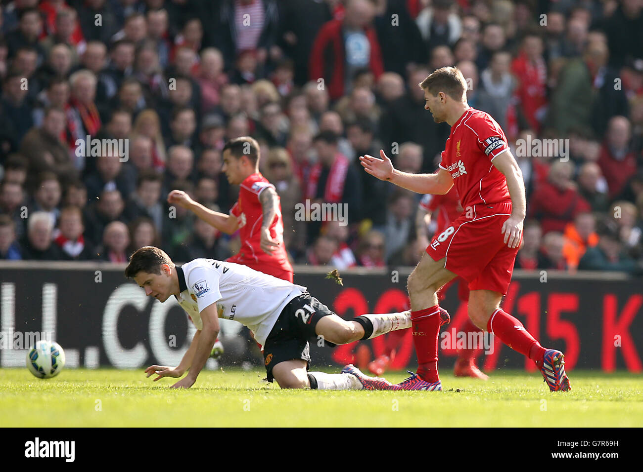 Steven gerrard shown red card hi-res stock photography and images - Alamy