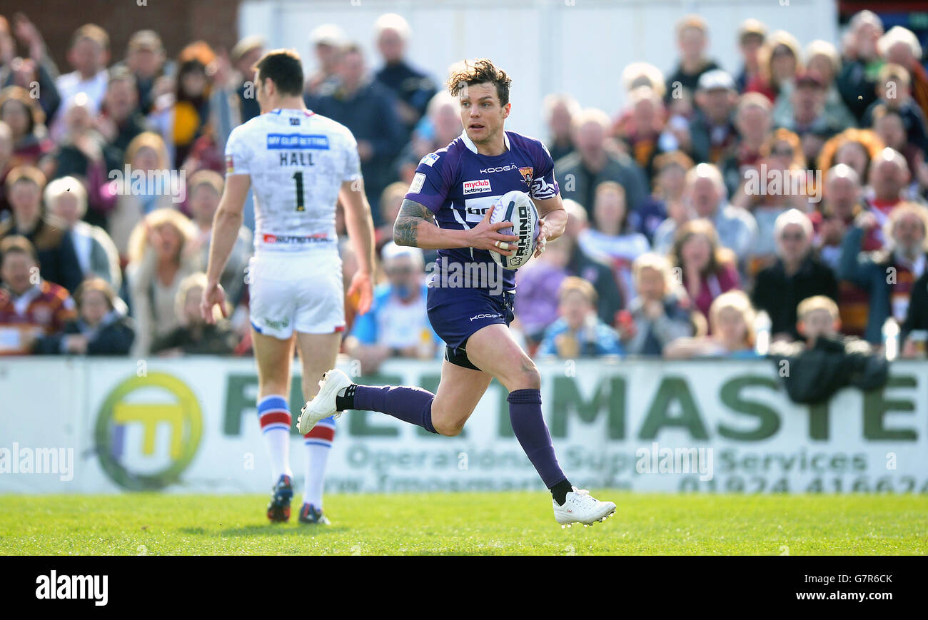 Huddersfield Giants' Scott Grix on his way to score his second try ...