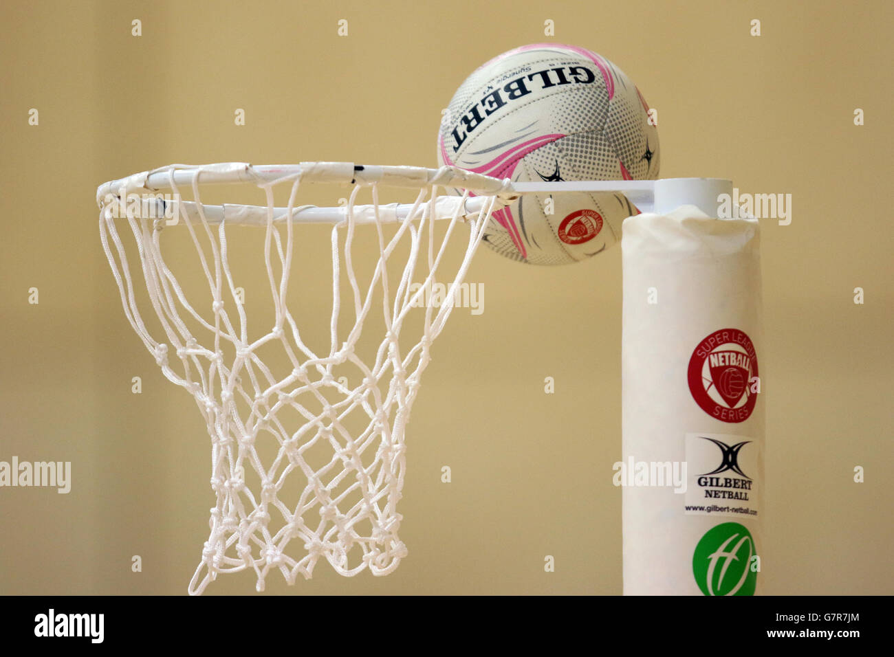 Netball going through net hi-res stock photography and images - Alamy