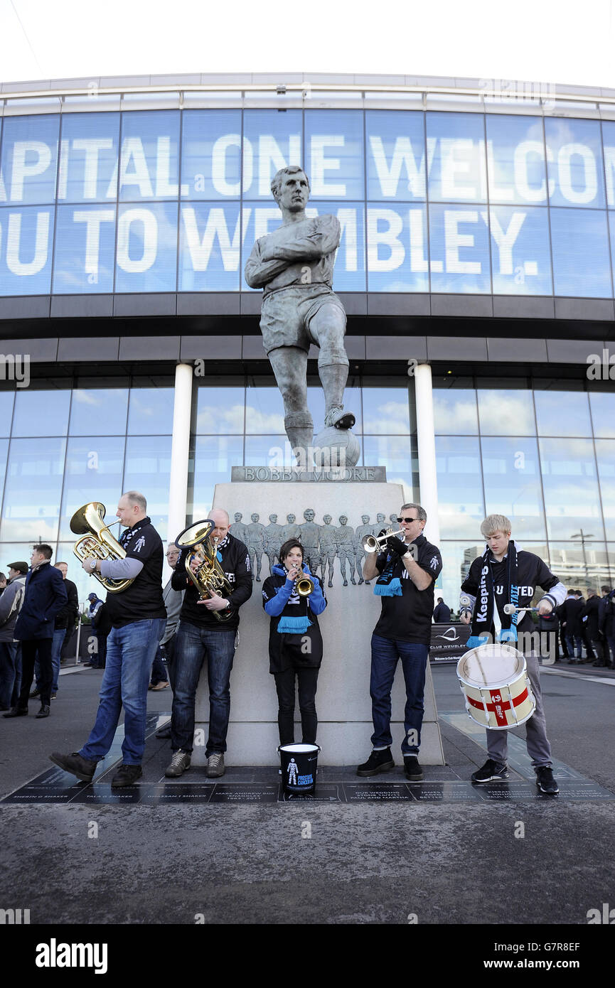 Wembley full supporters hi-res stock photography and images - Alamy