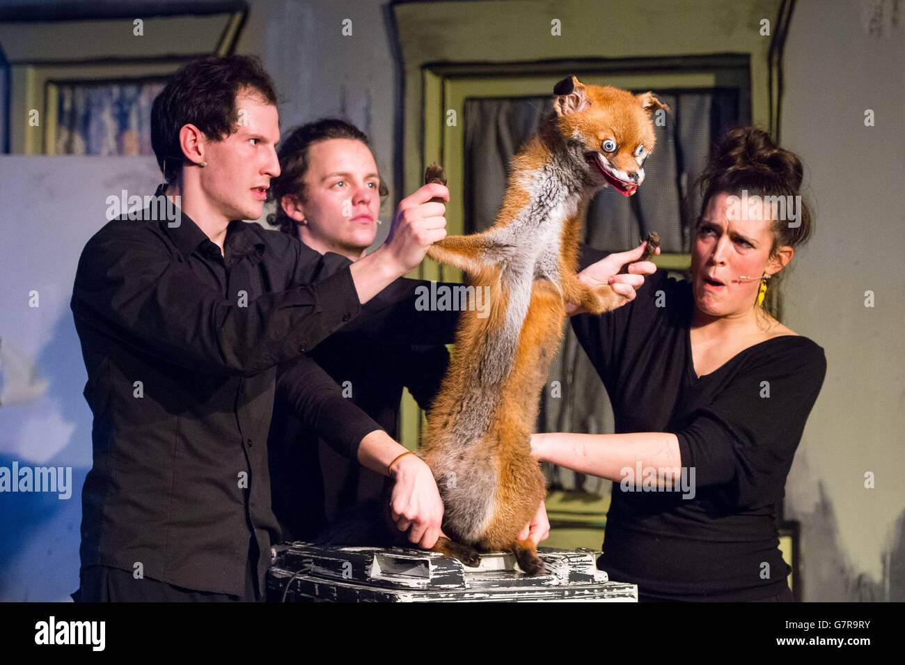 Left to right nicholas anscombe hi-res stock photography and images - Alamy