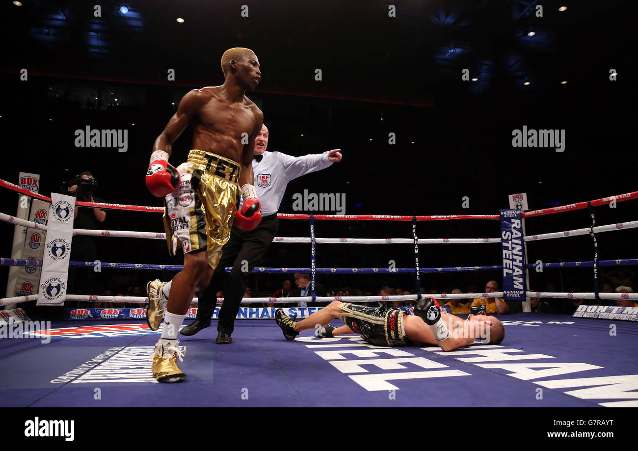 The referee stapes in as Zolani Tete celebrates defeating Paul Butler ...