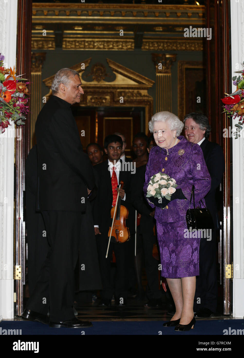 Queen Elizabeth II with Commonwealth Secretary-General Kamalesh Sharma ...