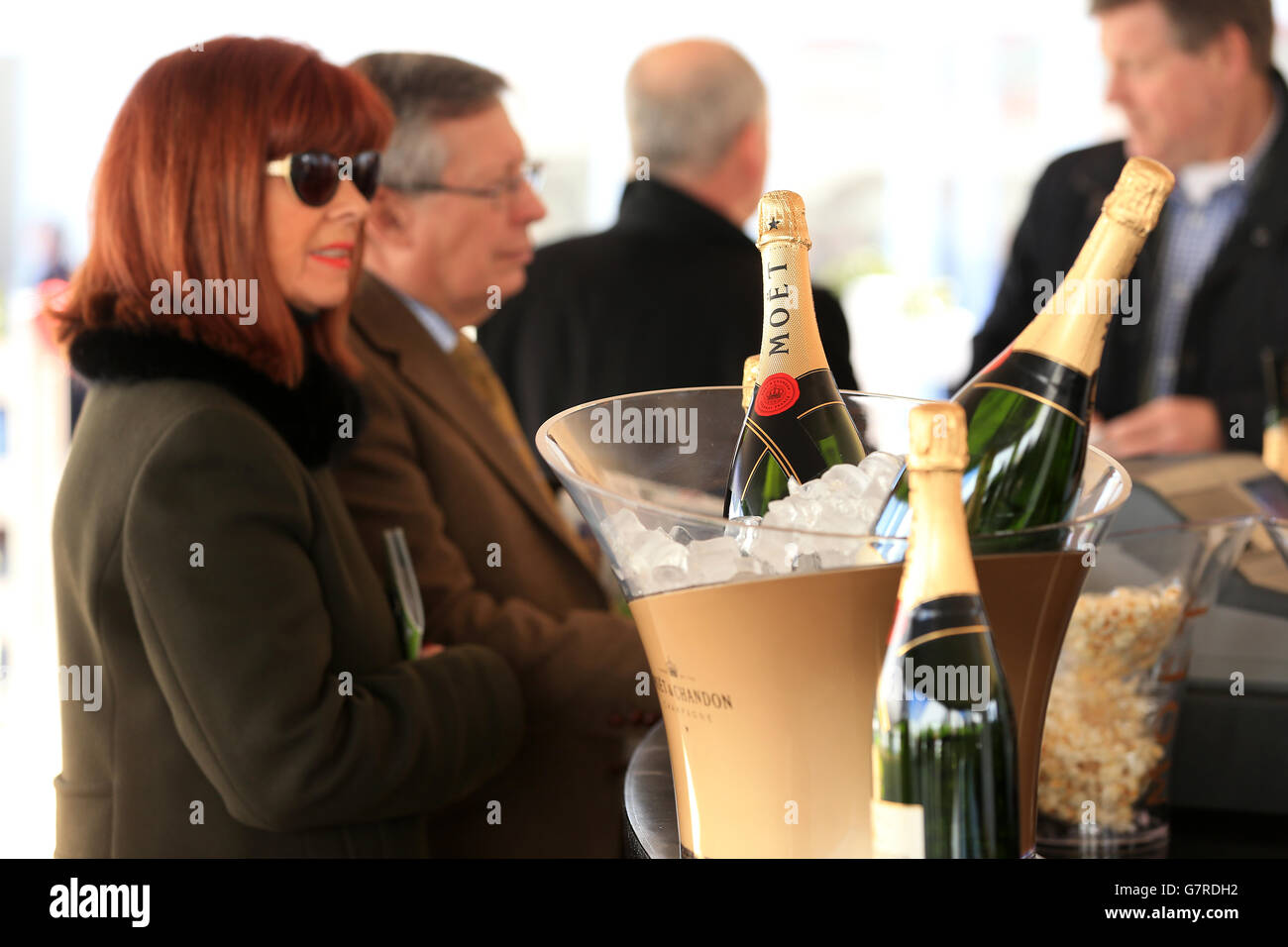 First horseracing races fans champagne hi-res stock photography and ...