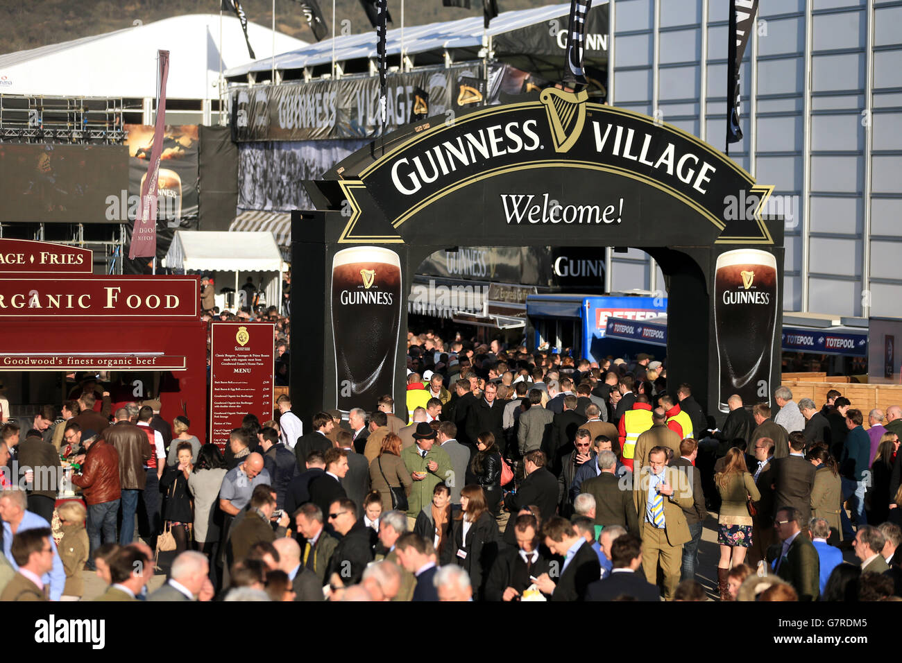 First horseracing races welcome sign signage hi-res stock photography ...