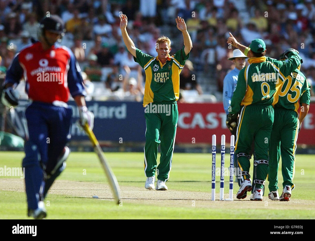 South Africa's Shaun Pollock (centre) celebrates with team-mates Mark ...