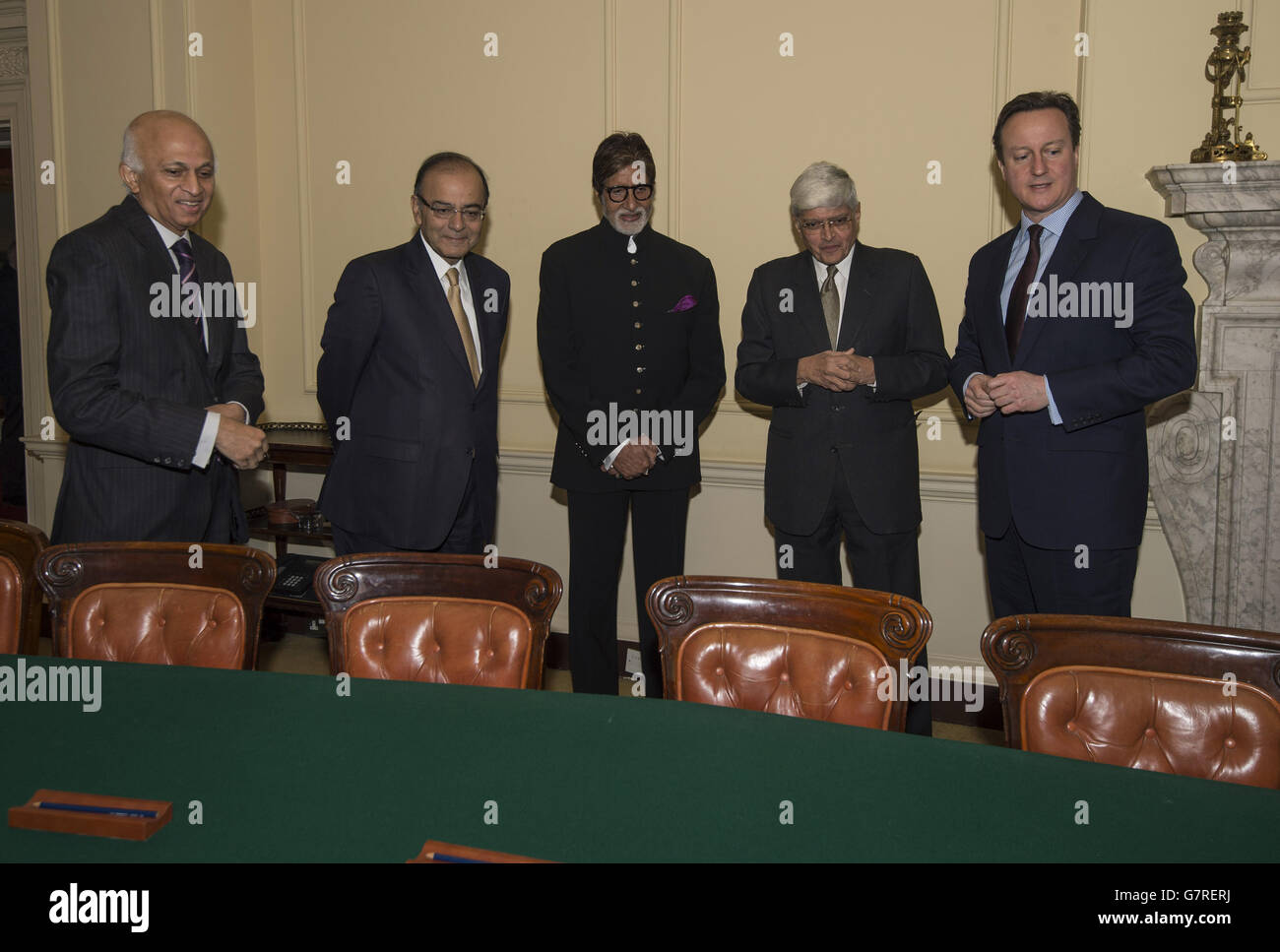 Bollywood star amitabh bachchan and gopalkrishna gandhi hi-res stock ...