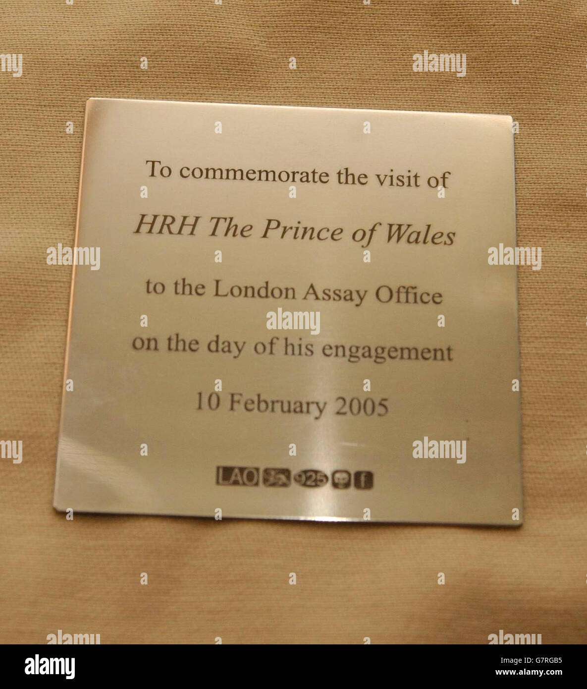 The prince wales received plaque commemorate visit goldsmiths hall hi ...