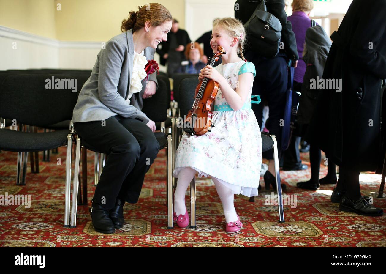 Stephanie king with her daughter kathryn king hi-res stock photography ...