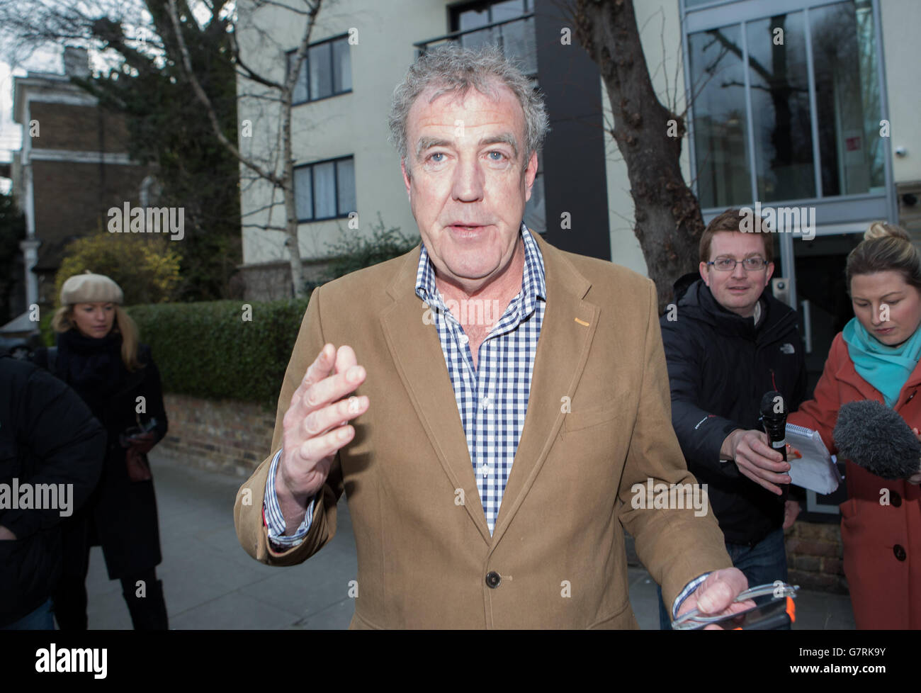 Jeremy clarkson leaving home in london hi-res stock photography and ...
